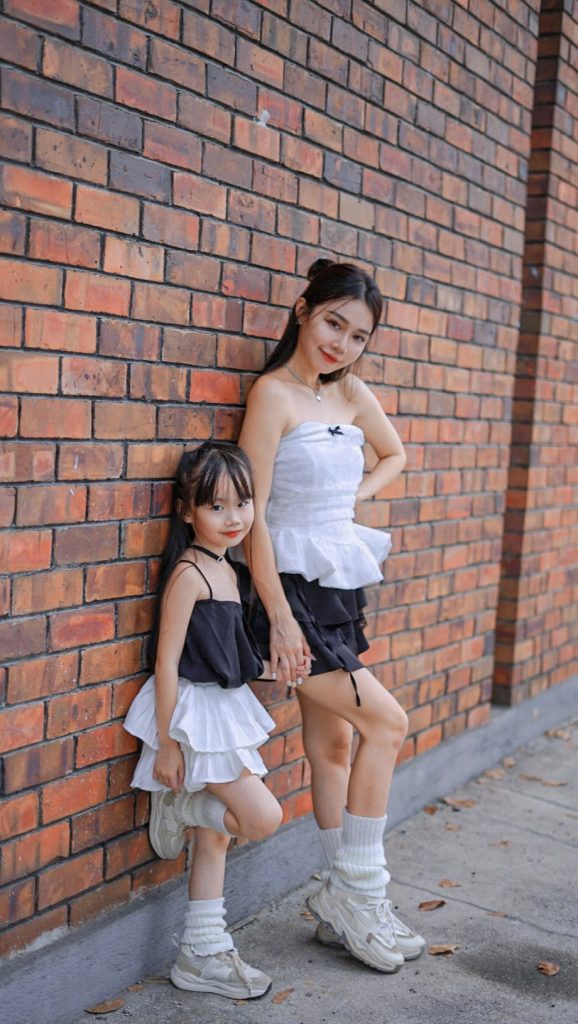 16 Live Host creators - Storify